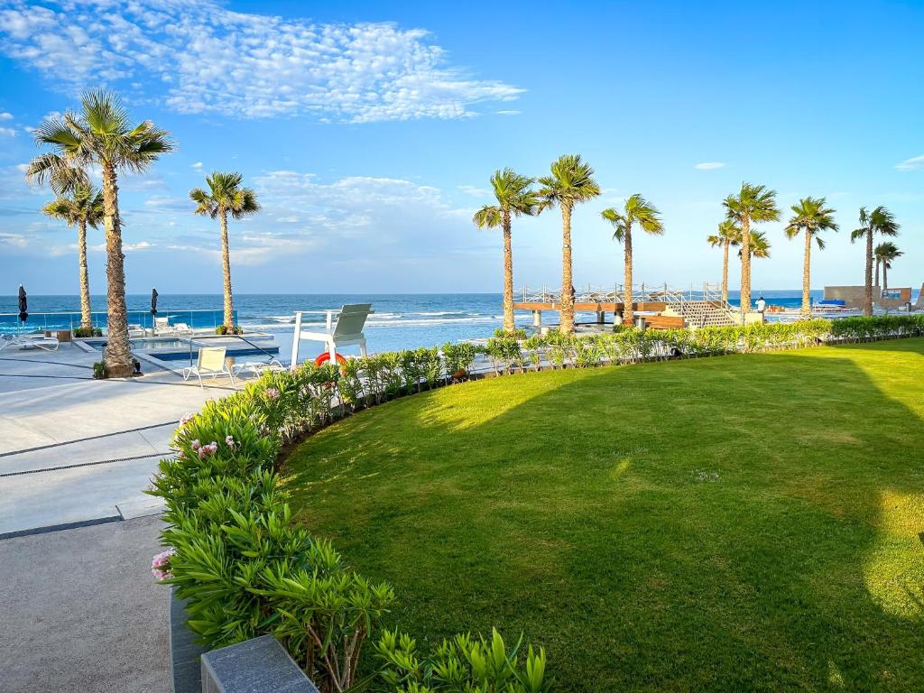 Stunning 2 bedroom Corner Beach Front Condominium Encantame C-1105 ...