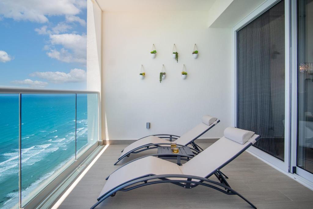 Splash in The New Lazy River and Sleep In Luxury Encantame C2102, Playa ...