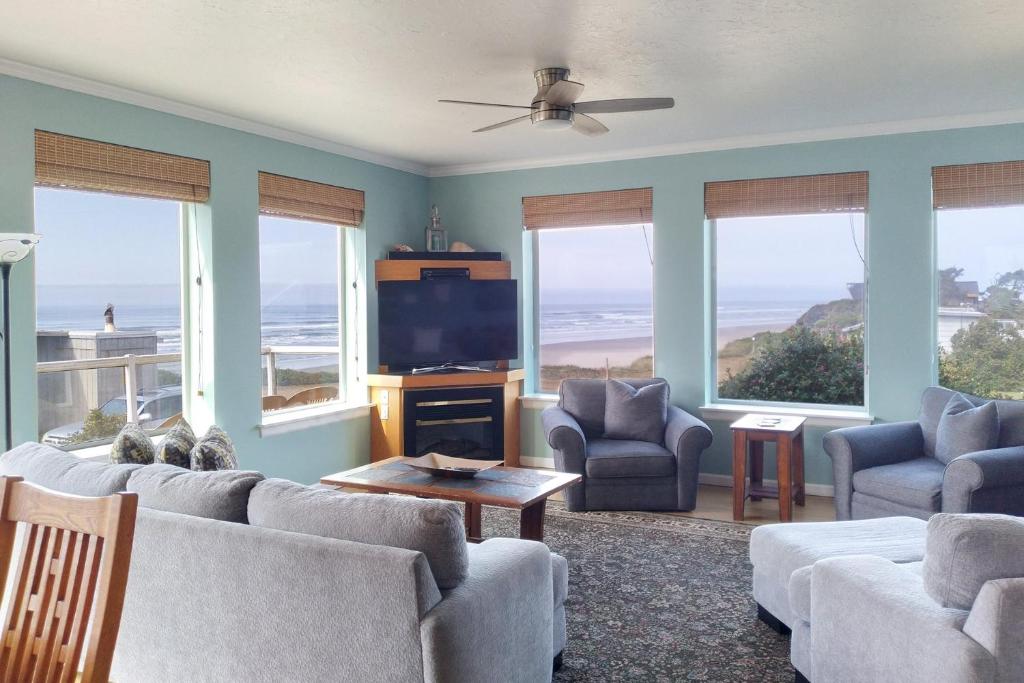 Fabulous Ocean Views! Miles of Sandy Beach! OurSandCastle, Yachats ...