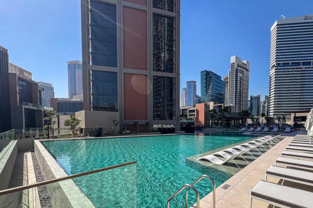 Peninsula Five Luxurious Business Bay Studio, Dubai (ažurirane cene za 2026. godinu)