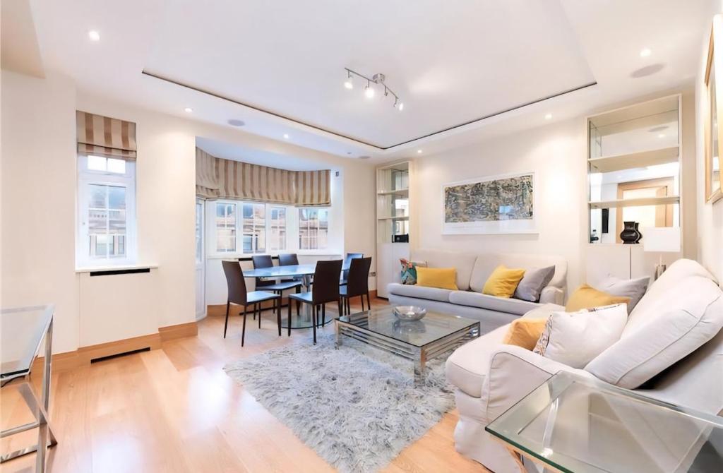 Adorable flat with a view of Harrods 3 bedrooms, London (updated prices ...
