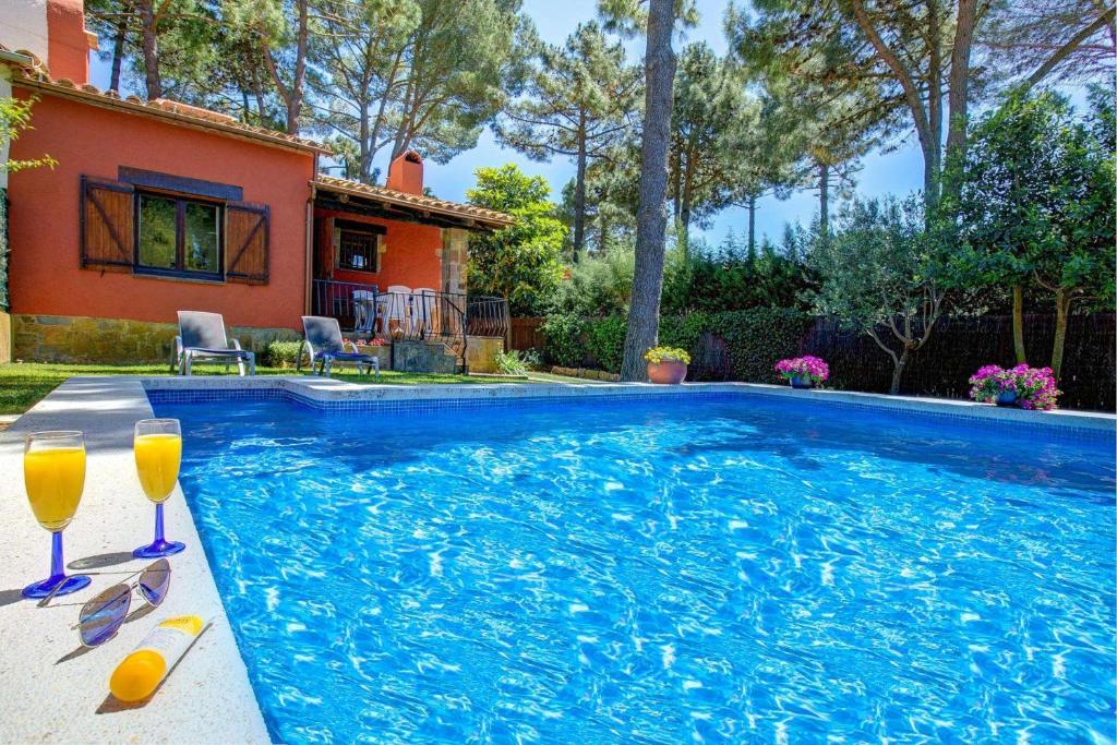 Níspero, Fornells (prețuri actualizate 2025)