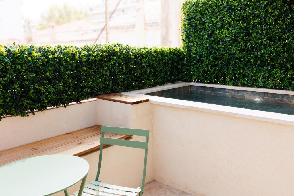 Suite Cigale Bleue avec terrasse et piscine à Antibes, Антиб ...