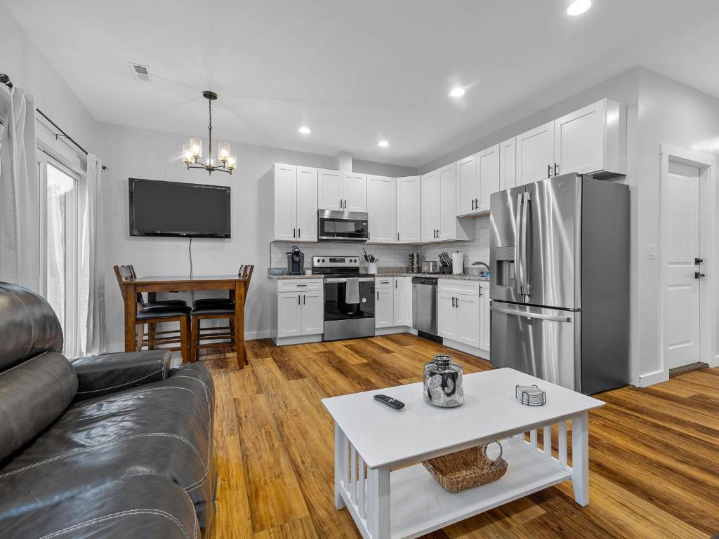 New build duplex-sleeps 6! Pet friendly!، Boiling Springs (أسعار محدثة ...
