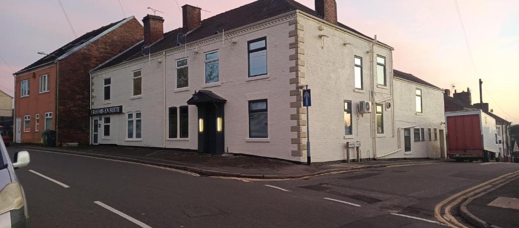 THE NEW Accommodation FREE complementary breakfast, Tibshelf (updated ...