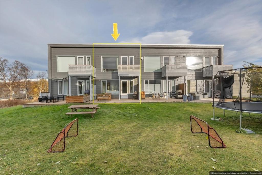 Cozy terrace house with 3 bedrooms and parking, Tromsø (preços ...