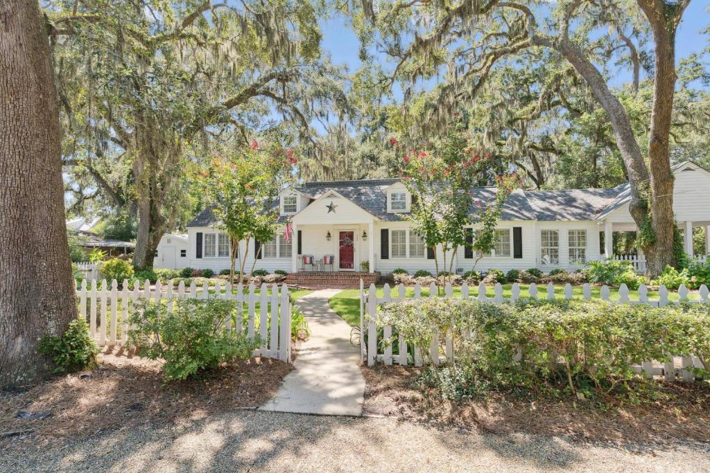 Sugar Magnolia - 400 Magnolia Ave, Golf Retreat (prezzi aggiornati per ...