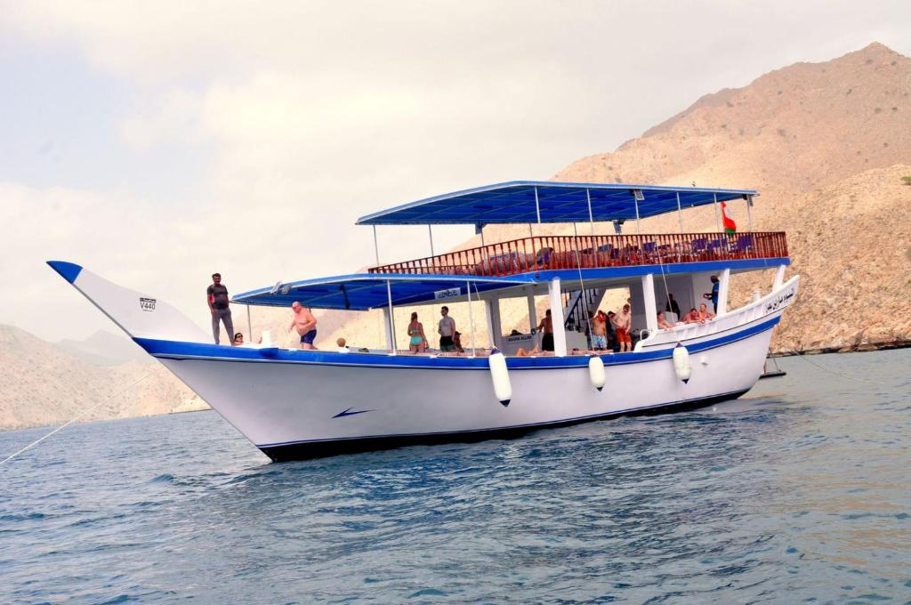 Boat Camping Dibba Oman By Musandam Holidays, Al Karshah (preços ...
