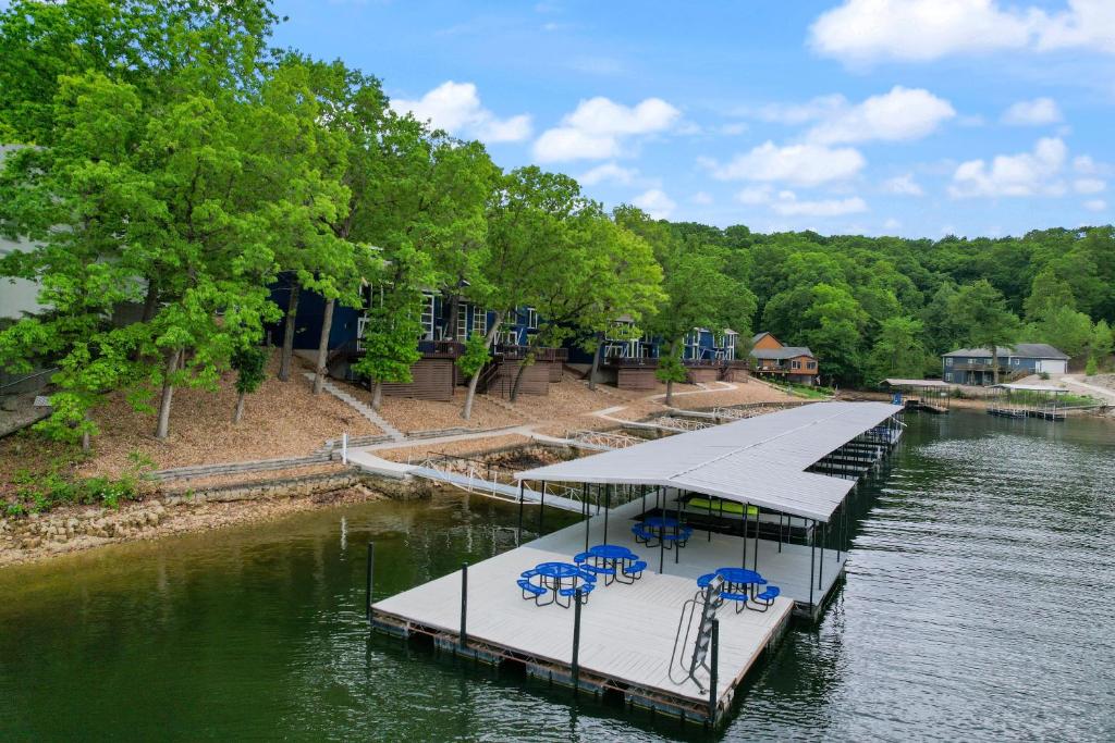 Our Cove Retreat - Perfect for Wave-Free Swimming, Tanning & Prime ...