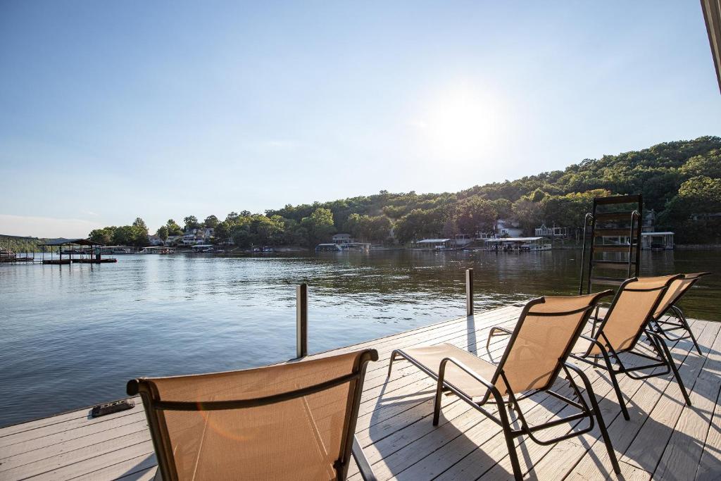 Ideal Cove with Amazing Dock, Kayaks & Fire Pit, Sunrise Beach ...