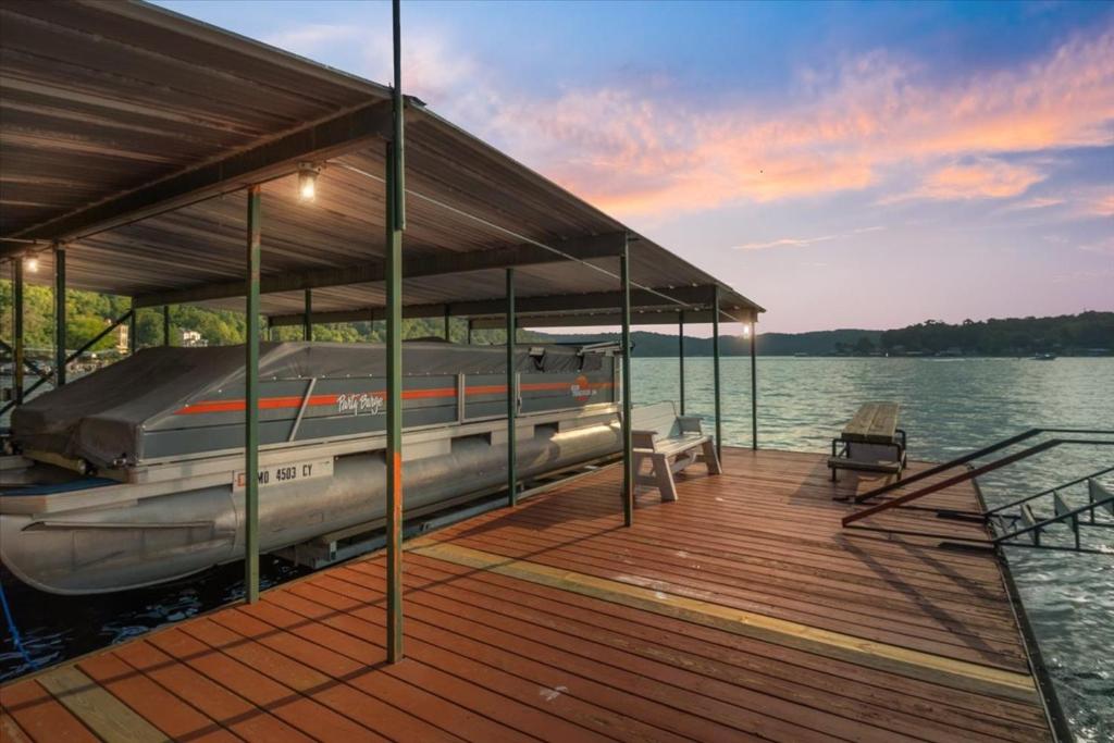 Quiet Cove, Private Dock, Fishing, Swimming, Boat Slip & Kayaks, Roach ...