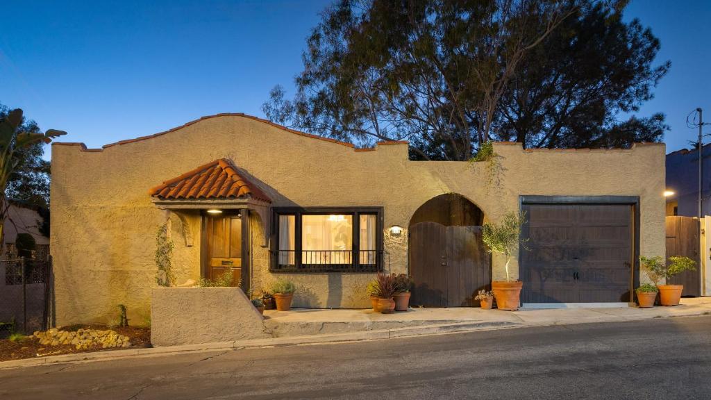 Spanish Revival Charm in Silver Lake w Patio BBQ Walkable Location ...