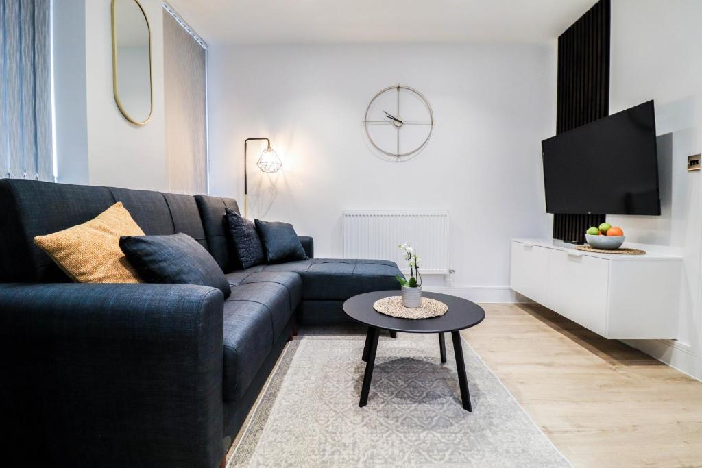 The Eden Suite - 1BR Chic Apt with Luxe Shower, Smart TV & Free Secure ...