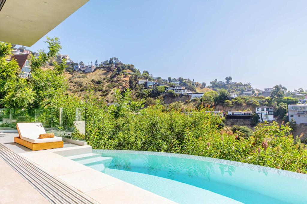 Hollywood Hills Villa with Infinity Pool & Views, Los Angeles (updated ...