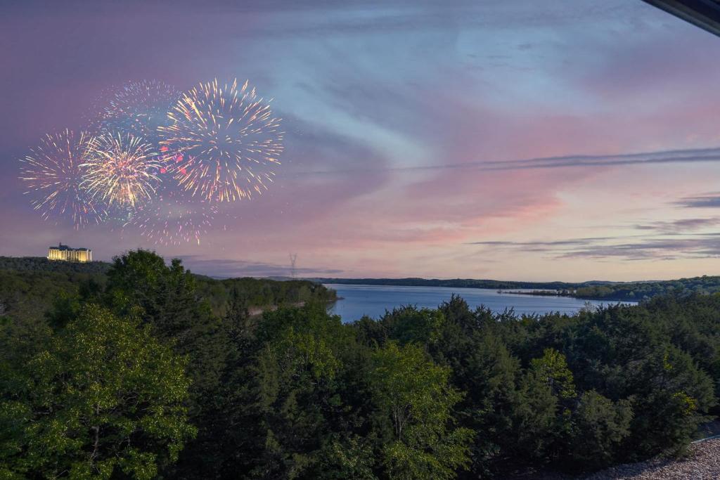 Branson Lakefront Luxury - Water Views, Branson (updated prices 2026)