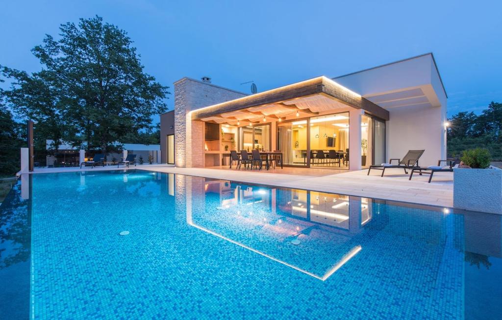 Villa Lanka - large infinity pool, Sveti Petar u Šumi (updated prices 2026)