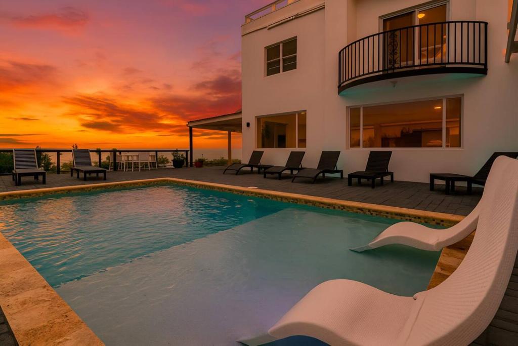 The Grand Escape Luxury Villa El Yunque Views, Campamento Eliza Colberg ...