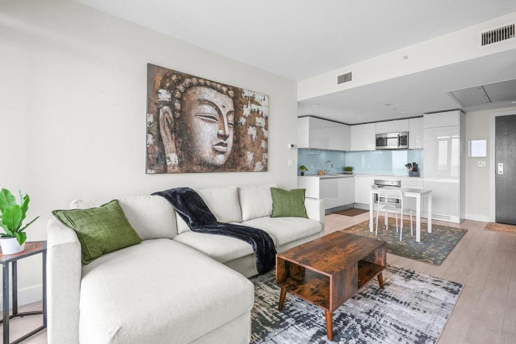 Downtown Calgary Modern 1BR with Pullout couch, Calgary (updated prices ...