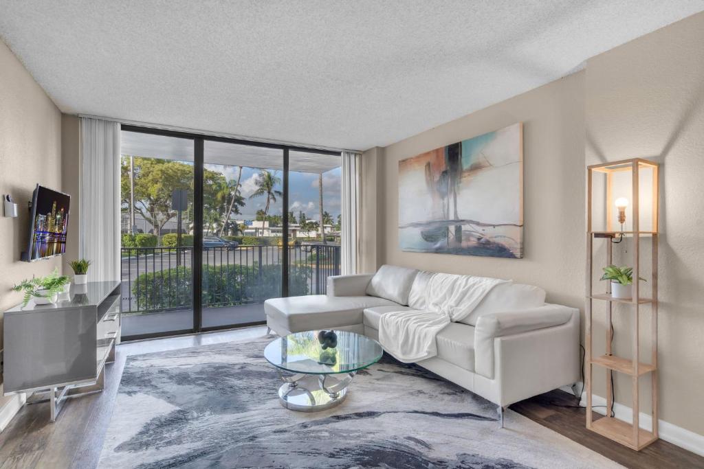 Centrally Located 2 BED in the Heart of NMB, North Miami (updated ...