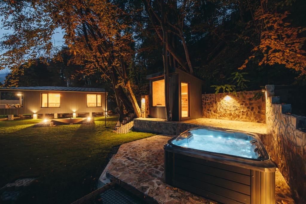 River Escape Retreat & Spa - Adults Only, Avrig (prezzi aggiornati per ...