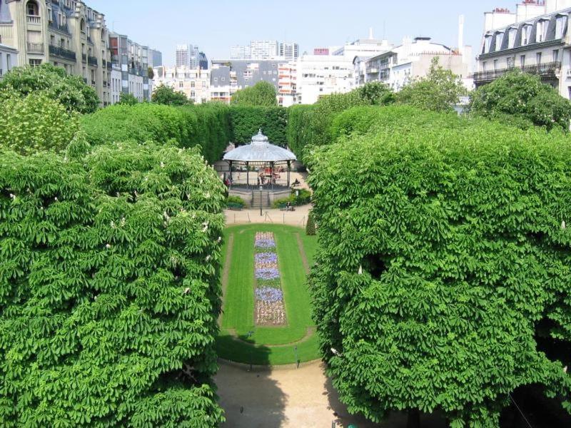 Typical French Appt for 4 near Eiffel tower（パリ）：（最新料金：2025年）