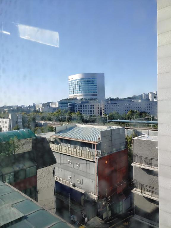 A total of 4 people on one floor of a building close to Incheon Airport ...