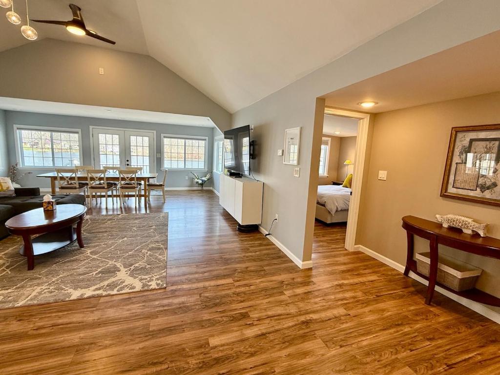 Paradise Island escape Riverfront in Clay, NY, Clay (updated prices 2026)