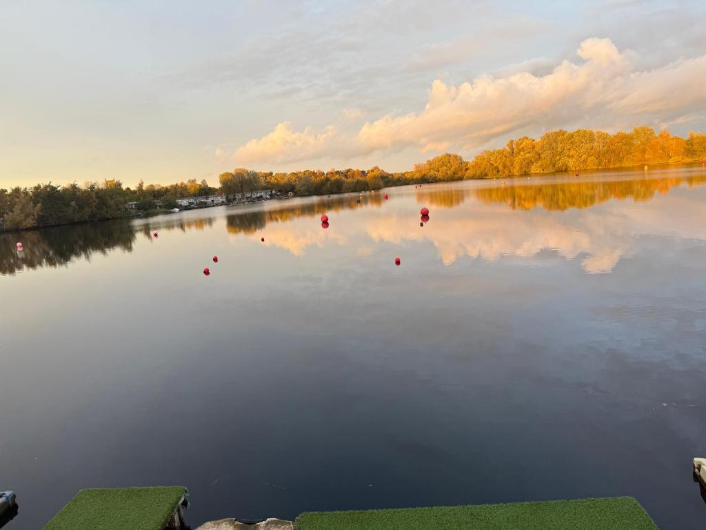 Tattershall Lakes Jet Ski Lakeside Luxury Lodge, Tattershall (updated ...