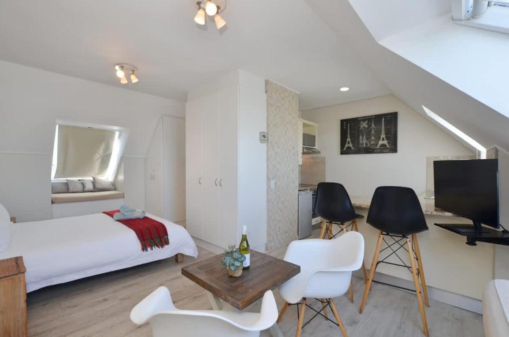 Studio Apartment - Dolphin Beach, Cape Town (updated prices 2026)