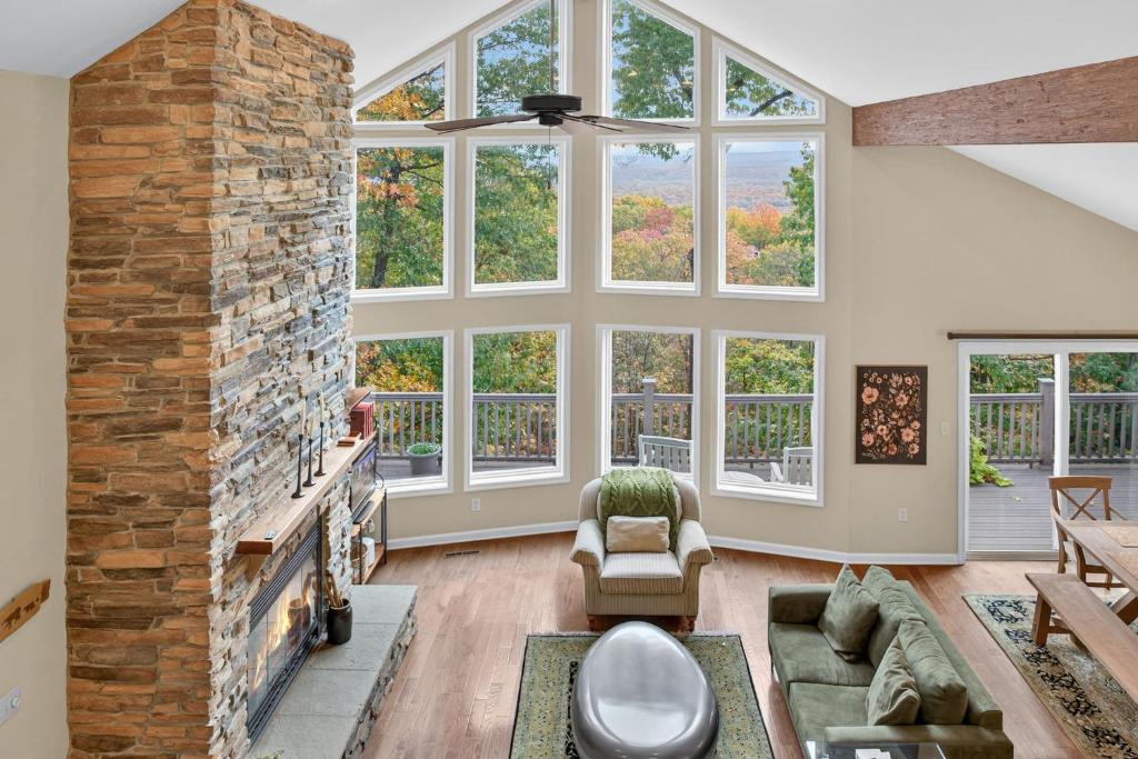 Amazing Views Fireplace Grill & Resort Access, Hedgesville (updated ...