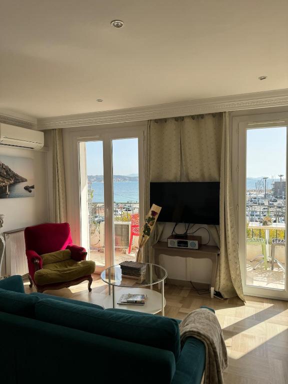 L Appart Bandolais T2 vue Mer, garage privé, accès village, clim, La ...