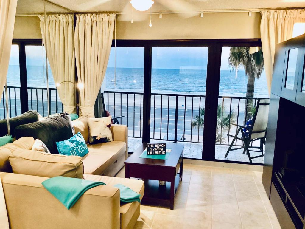 Shoreline Studio Condo for 4, Galveston (updated prices 2026)