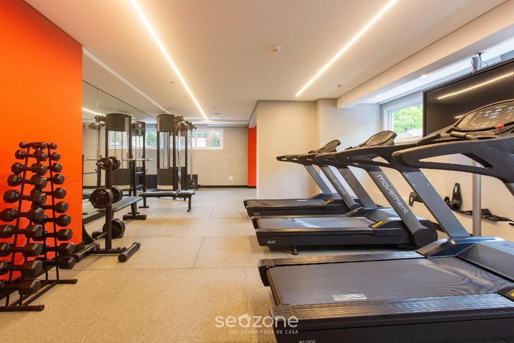 Your complete stay in a building with a pool and gym in the best ...