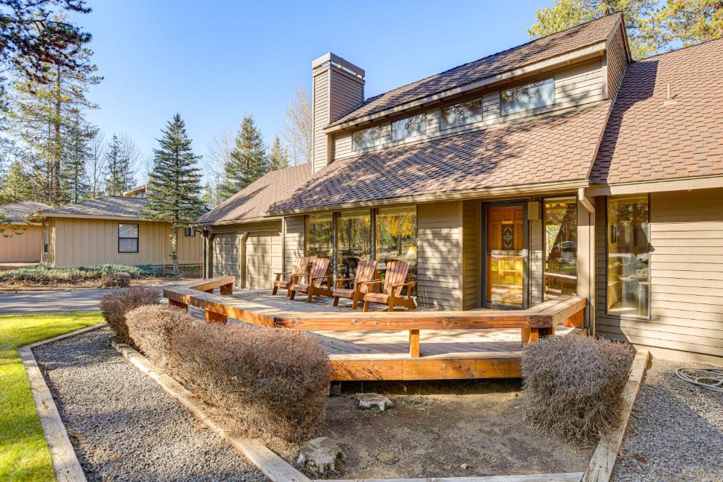 Private Hot Tub and SHARC Passes! Sunriver Home, Sunriver (updated prices 2025)