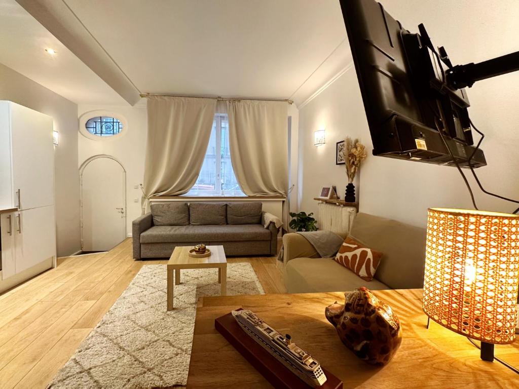 Celine 30 Bright haven between Champs Élysée and Trocadéro（パリ）：（最新料金：2025年）