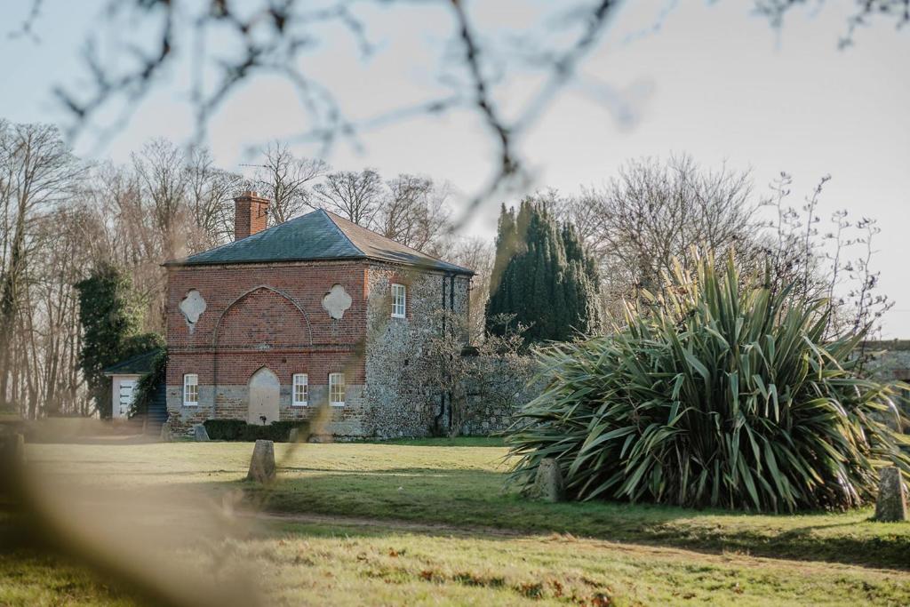 Butley Priory Cottage, Woodbridge (updated prices 2026)