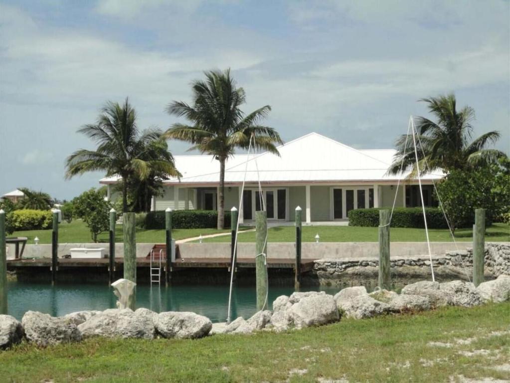 Green House with Dock in West End Bahamas Old Bahama Day, West End ...