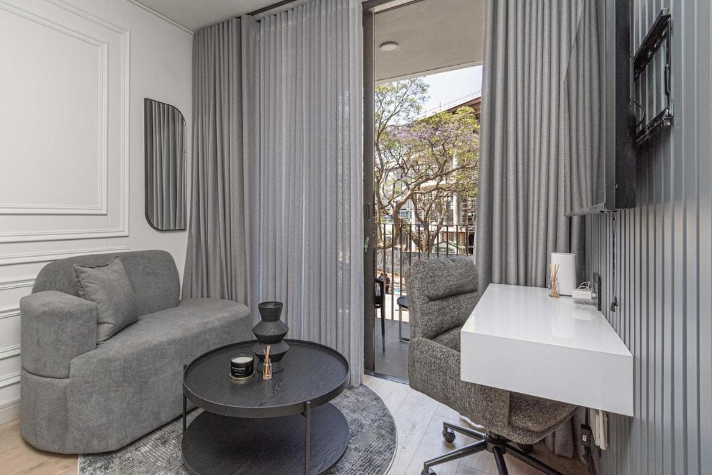 Luxe studio apartment in central Rosebank, Johannesburg (updated prices ...