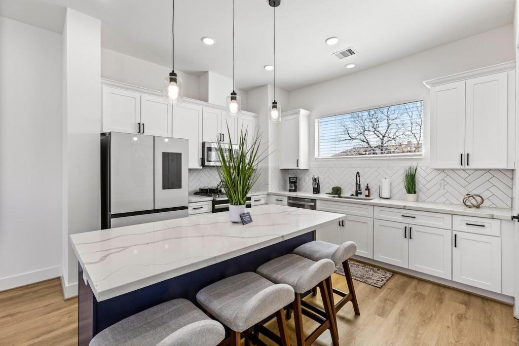 Quiet Neighborhood Close to Convention Center and Midtown!, Houston ...