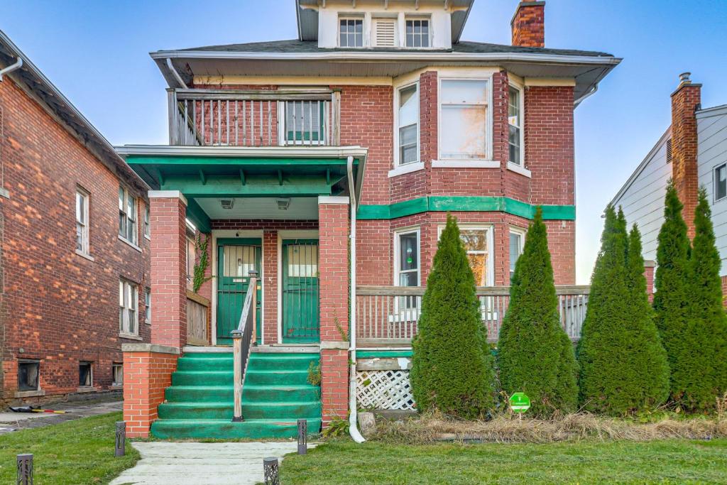 Urban Retreat 1 Mi to Riverfront! Detroit Duplex, Grosse Pointe Park ...