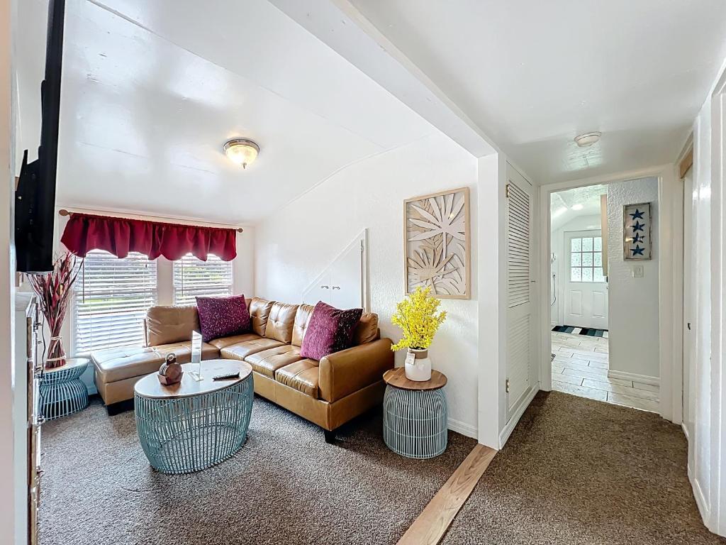 1920s Rustic Cabin, 20 Min to Disney and Nightlife, Orlando (aktualne ...