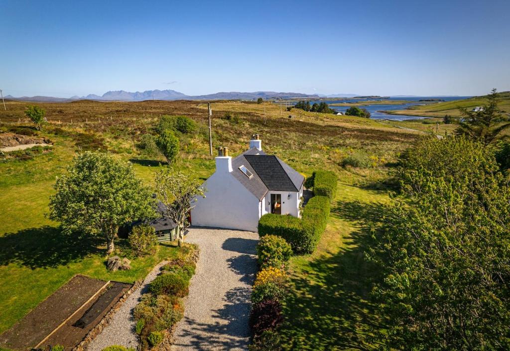 Luxury Skye Cottage Hot Tub & BBQ Lodge, Lonmore (updated prices 2025)