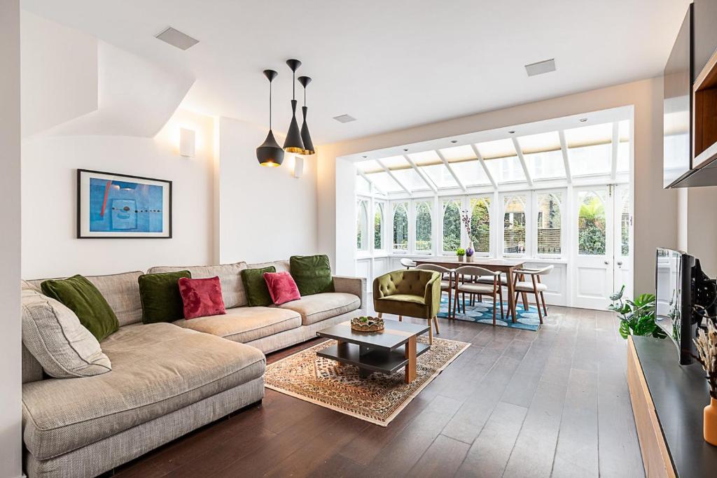 Elegant Chelsea Riverside Garden Retreat, London (updated prices 2026)