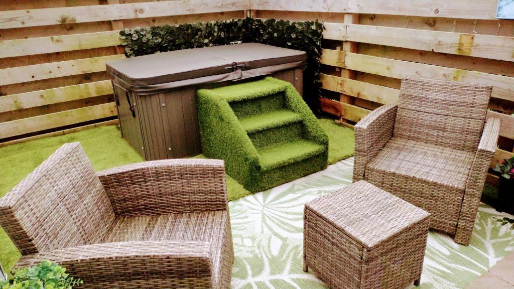 Adorable private couples retreat with hot tub, Llanfechell (updated ...
