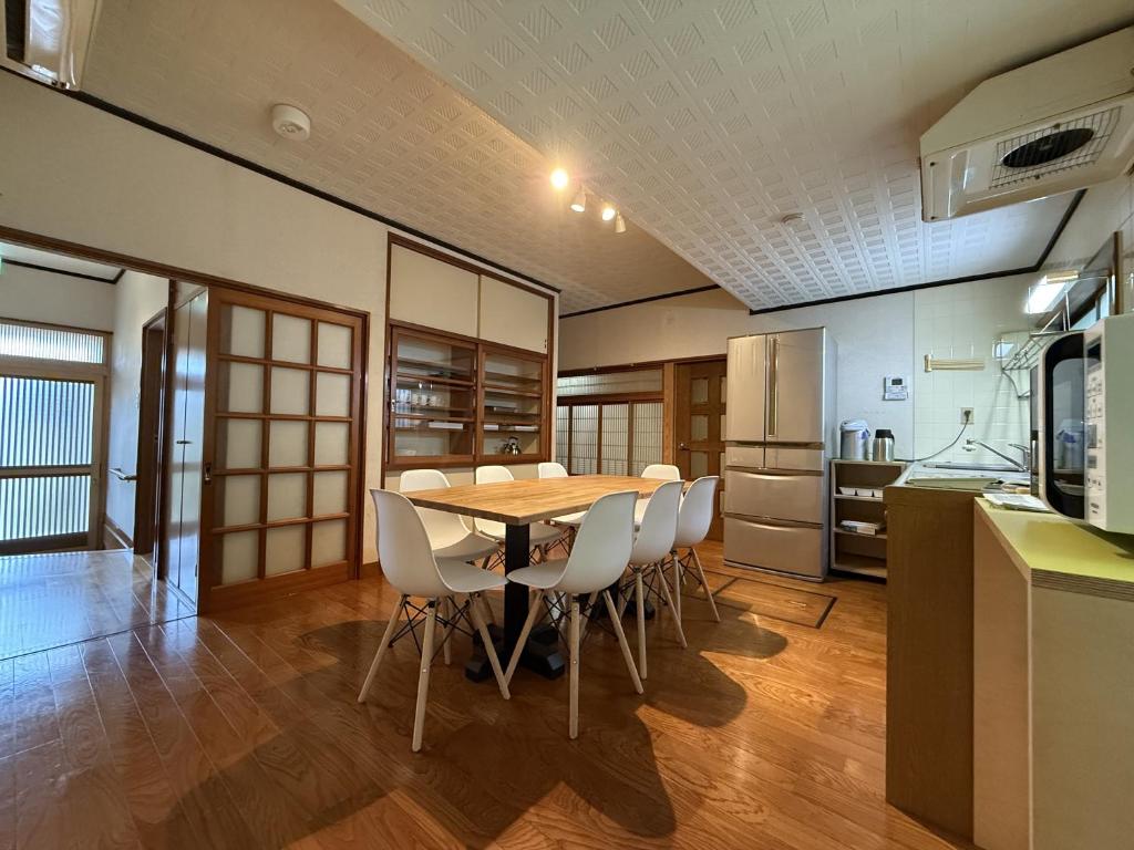 犬石の宿 いぬいし庵 自然に囲まれた森のコテージ 6DK 最大18名宿泊可 パーティー BBQ 花火ok（館山市）：（最新料金：2026年）