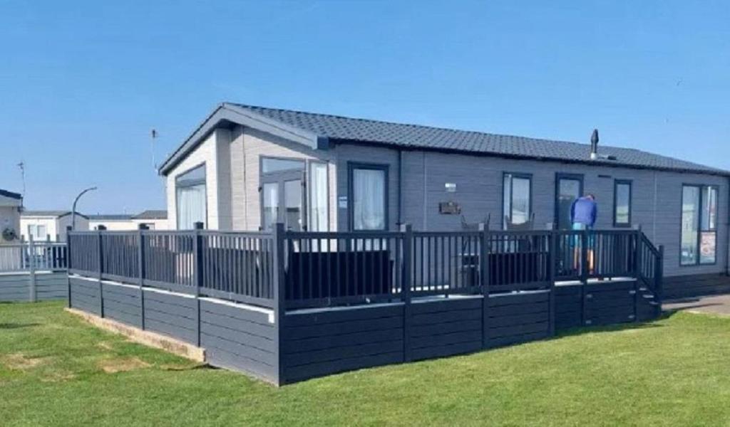 Stunning 7 Berth Lodge With Full-Wrap Decking, Heacham Beach, Norfolk ...