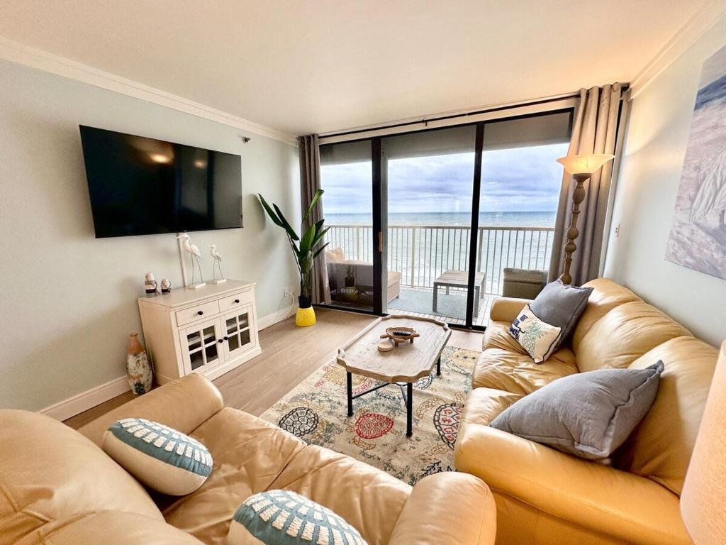Stylish & Modern Ocean View Retreat on the Beach!, Carolina Beach ...