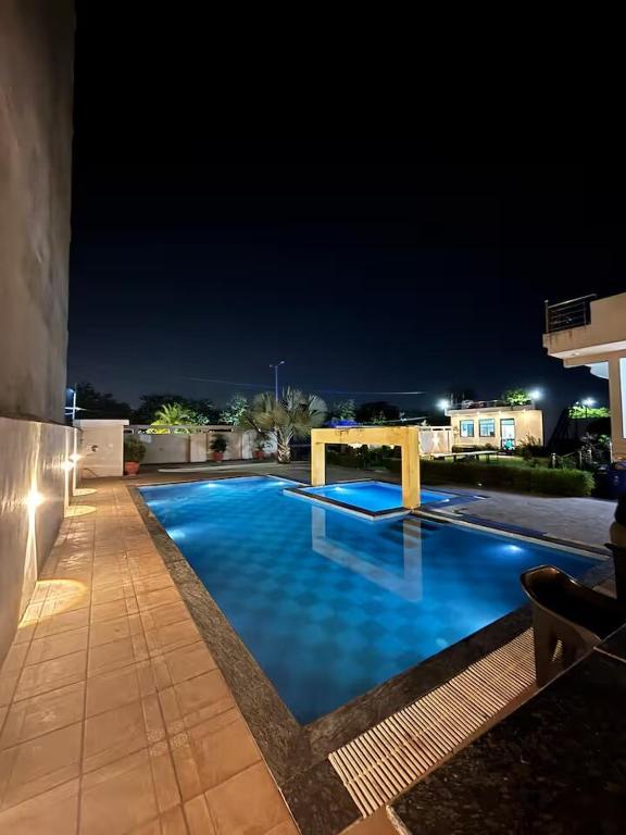 The Starlight Farm- Poolside Tent Stay in Jaipur, Jāmb (preços ...