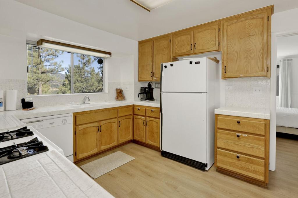 Round Rock Lodge at Big Bear Boulder Bay Modern Retreat w/ Pool Table ...