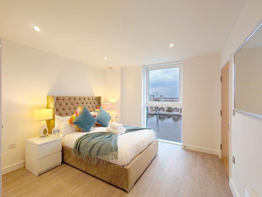 Deluxe Two Bed Apartment with River & City View, London (updated prices ...
